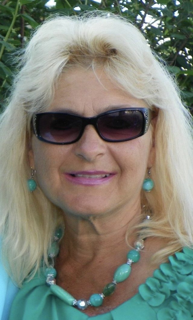 Roxanne Gentry's Instagram, Twitter & Facebook on IDCrawl